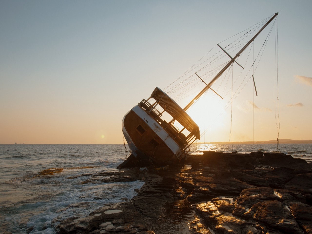 Shipwreck survivors disembark in the Azores - The Portugal News